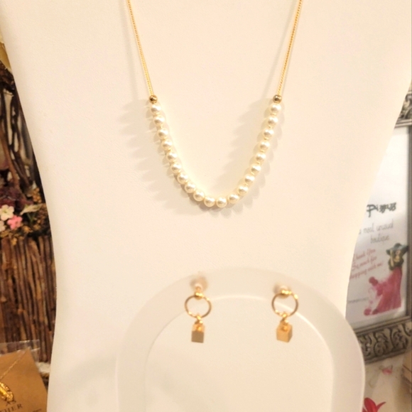 signed sn | Jewelry | 2pc Signed Elegant Pearl And Gold Necklace And ...